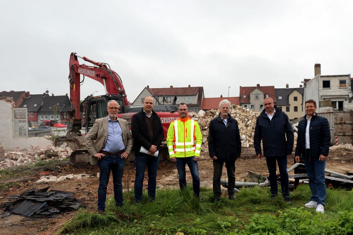 Abriss am alten Posthof schafft Platz für neuen EDEKA-Markt
